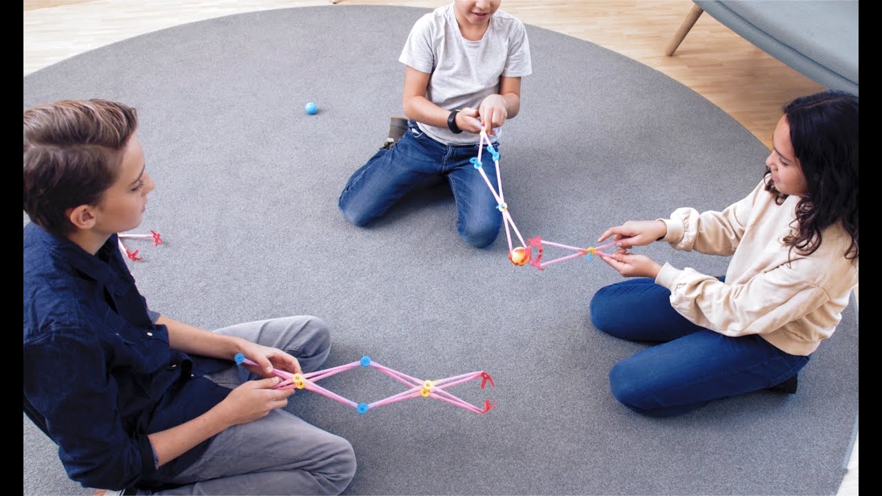 Strawbees STEAM learning tools: Mechanical Arm