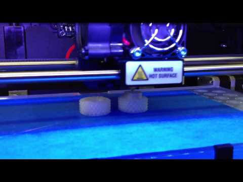 Makerbot Replicator 2 - sci-fi movie computer sound when printing the bolt threads