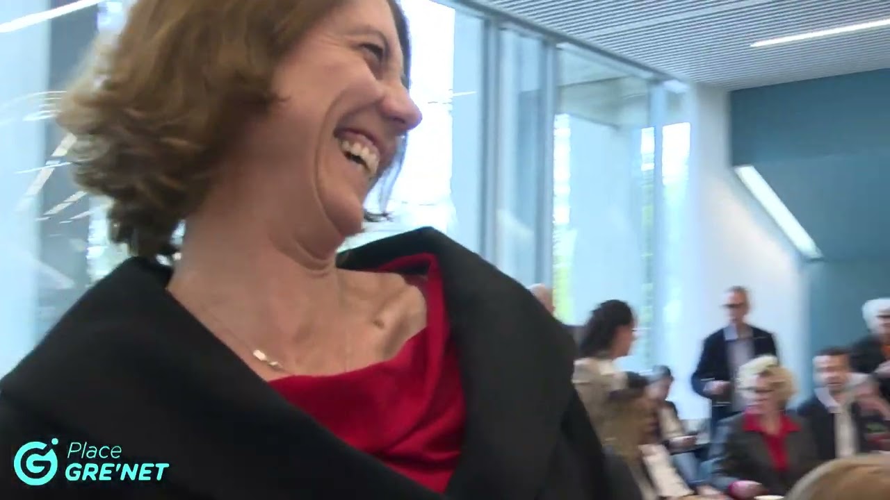 Séminaire « Gommettes » à la Mairie : Laurence Ruffin en plein remue ...