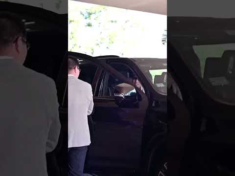 Los Angeles car service. LAX airport pick up/drop off, point to point, hourly as directed.