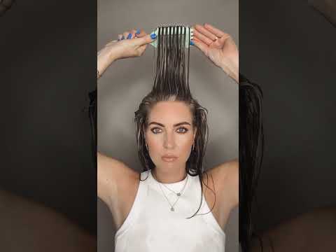 No need struggle!! Our brush can fix that 💅🏽 #bouncecurl #wavyhair #wavyhairroutine #curls #brush