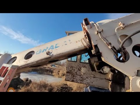 Changing A Hydraulic Hose on A Gradall G660 & Smart Cars