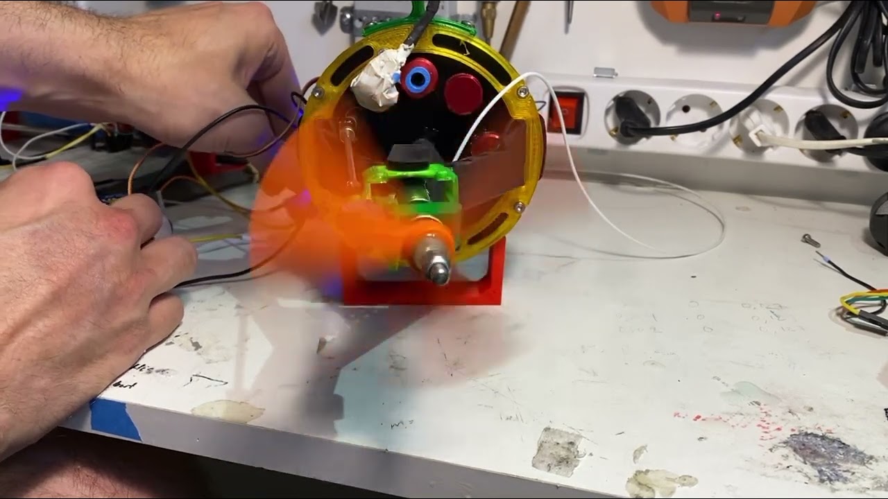 Thrust vectoring propeller with single control rod