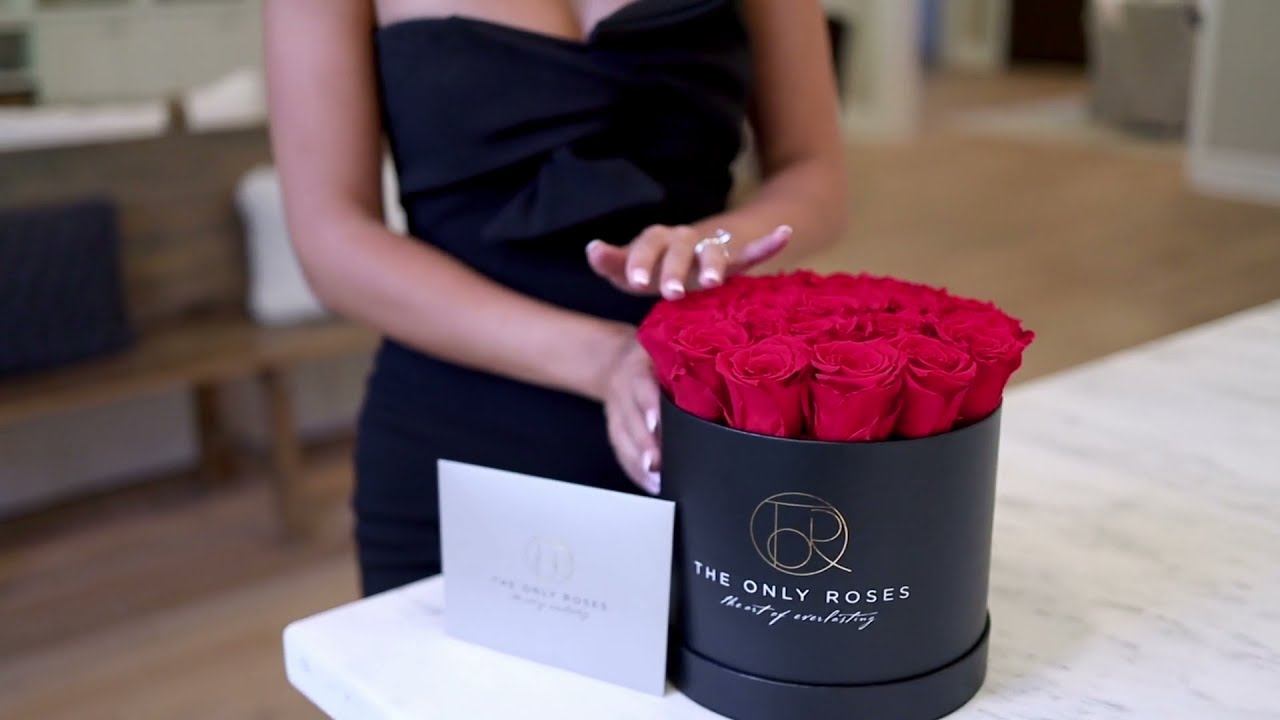 Medium Round Hat Box Everlasting Preserved Rose | The Only Roses