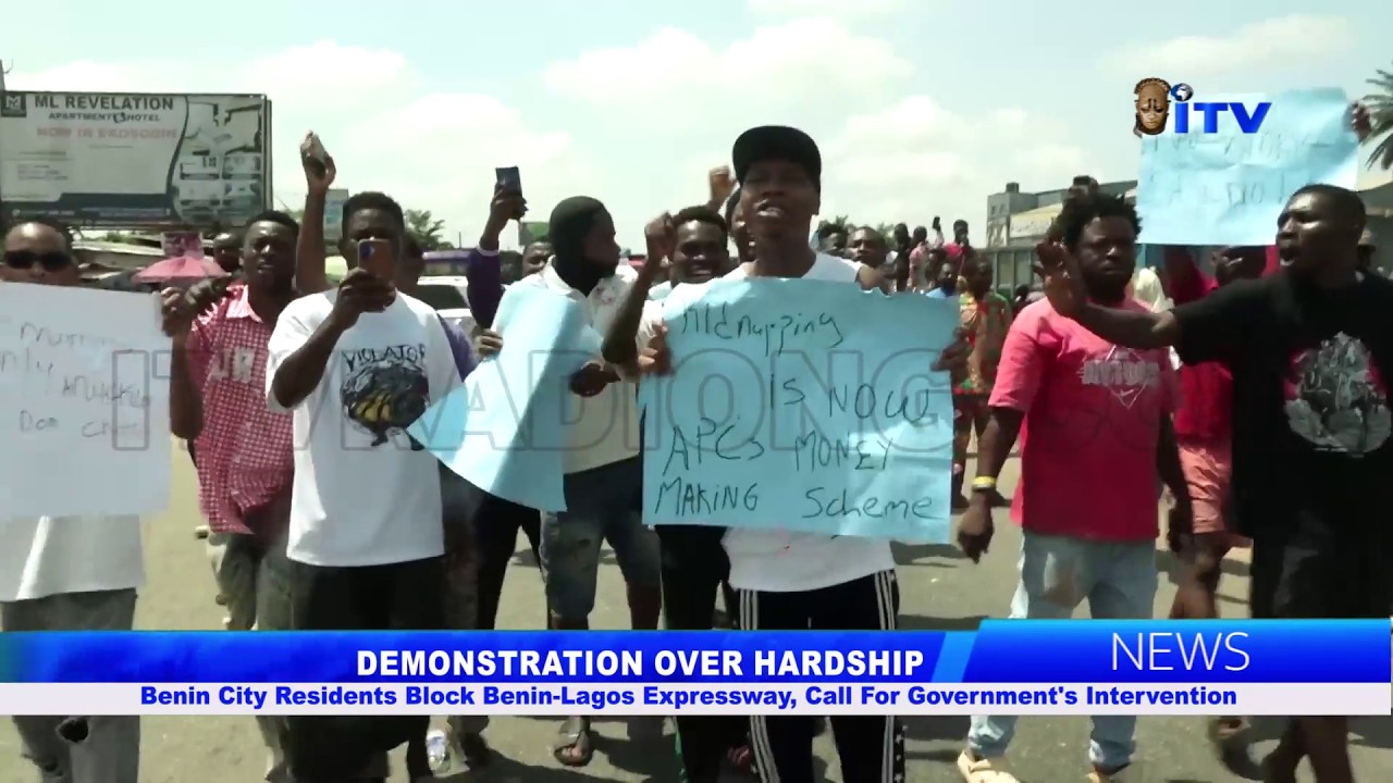 Benin City Residents Block Benin-Lagos Expressway, Call For Government's Intervention