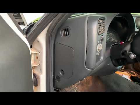 1999-2004 Chevrolet S10 Radio Fuse Location