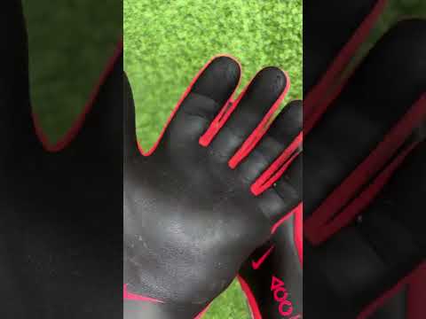 gloveglu VS Vaseline 🔵 | #gloveglu #goalkeepergloves #goalkeeper #football #fyp