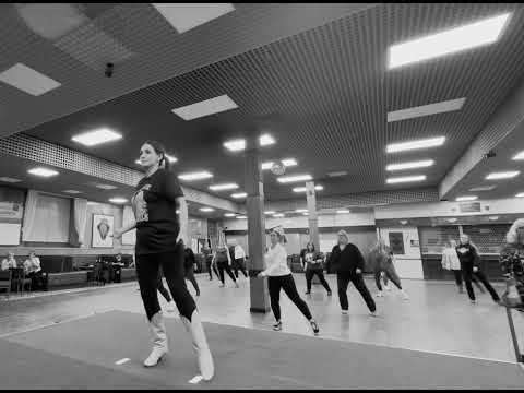 DANCING QUEEN by Alexis Tait Line Dance Script | ELD