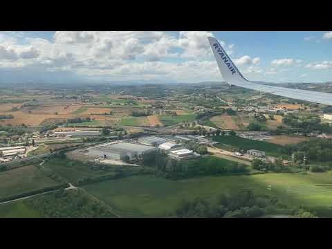 Bumpy 180° turn base landing in Pescara airport