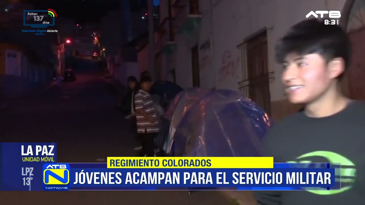 Jóvenes hacen fila para el servicio militar en el Regimiento Colorados ...