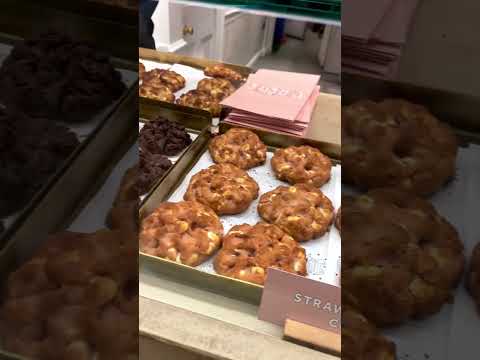 I had the BEST Cookies in London! HUGE Warm Gooey Milk Chocolate Cookies #shorts