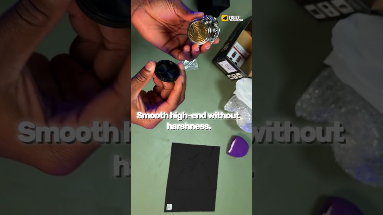 Unboxing the sE Electronics V7 MC2