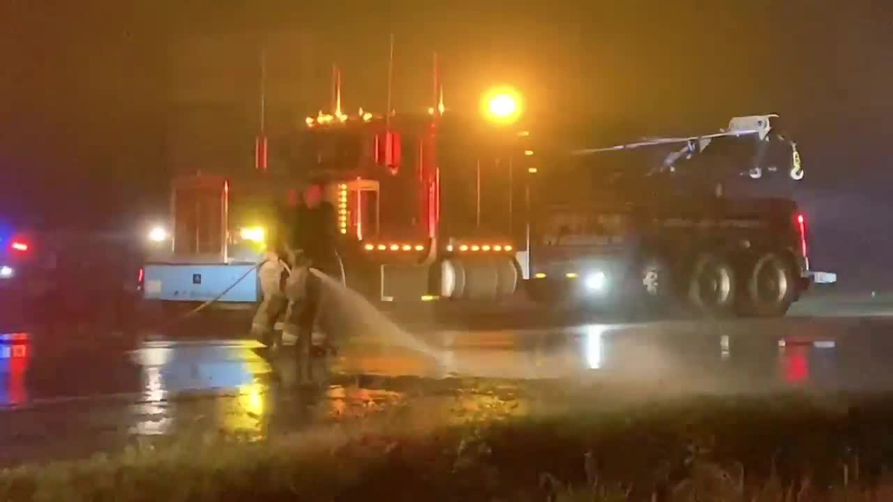 Two tractor-trailers collide on I-44 near Joplin, one overturns