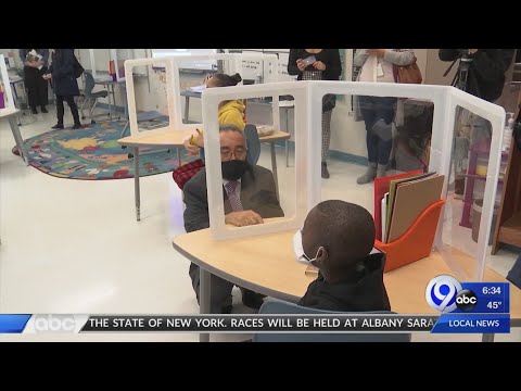 Syracuse students back in the classroom