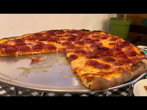 AAAPizzaBros try weirdoughs pizza!