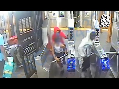 Pint-size muggers linked to Central Park robberies — seen scurrying away after subway attack