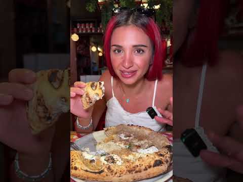 Location: FILIPPA'S - Neapolitan Pizzeria Ruzafa, Valencia. It's an unusual #pizza #valencia
