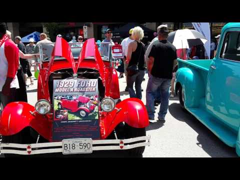 Elvis Impersonator Street Performance - Hats Off Day 2015