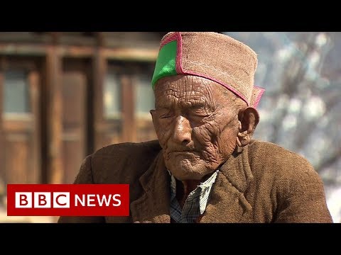 Oldest voter explains importance of elections - BBC News