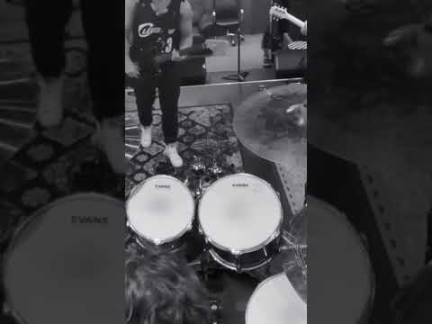 shit happens lol #alternative #guitar #livemetal #shorts #funny #studio #live #deftones #alt #fyp