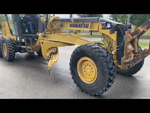 2011 Komatsu GD 655 Motor Grader - Gavel Roads Online Auctions