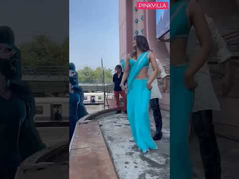 Kriti & Varun dancing to Thumkeshwari beats for the Fans | #bhediya #kritisanon #varundhawan