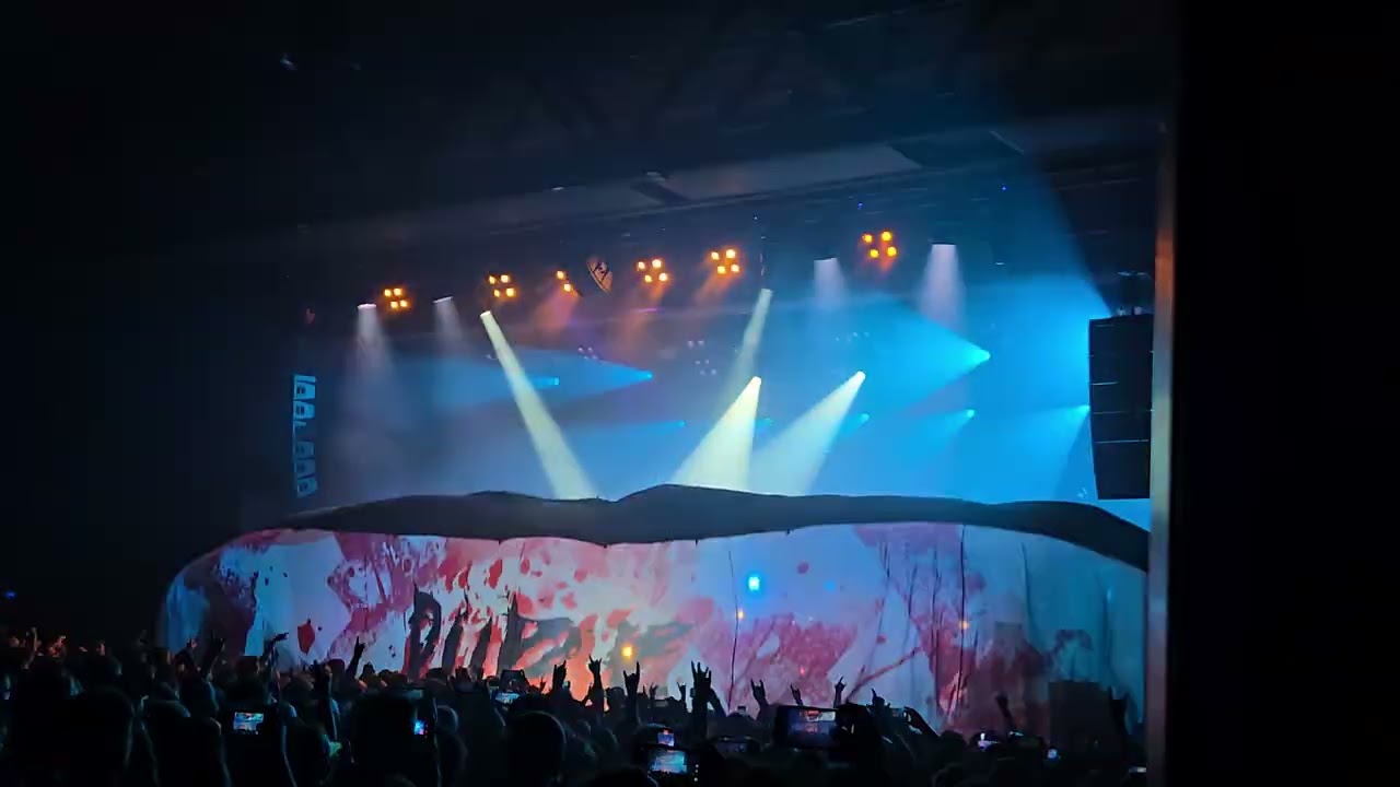 Arch Enemy au Radiant (23-10-2025) (arrivée - Bark At The Moon) Deceiver, Deceiver