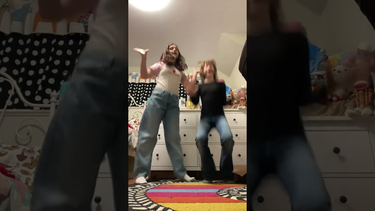 Skimpy buttcrack 😻 || #dance#bestfriend#friends#bsf#shorts#relatable#youtube#cartoon