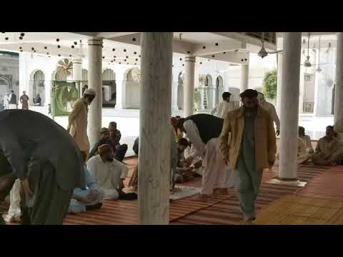 Pir Syed Shah Ghulam Mohiuddin gilani mehfil mein tashrif farma hai