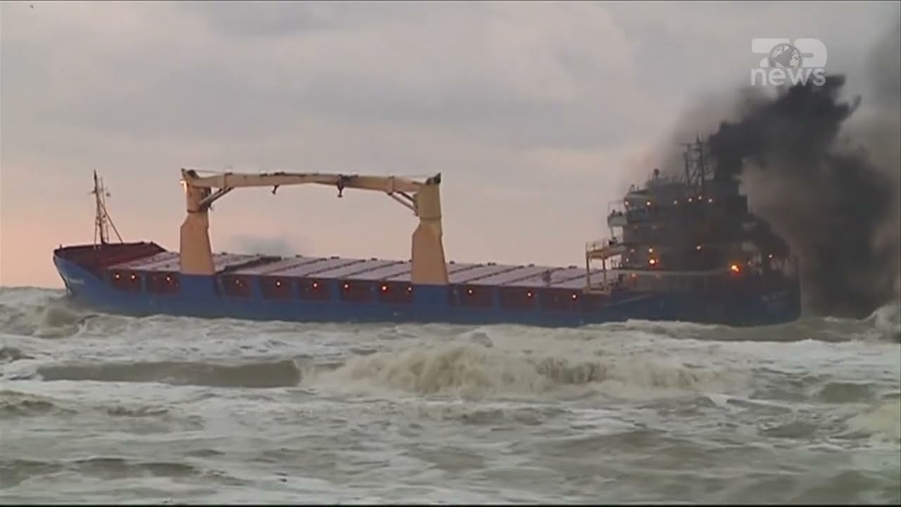 Top News/ Tërbohet deti, ‘gëlltit’ anijen / Stuhi e frikshme në Turqi ... Top News/ Tërbohet deti, ‘gëlltit’ anijen / Stuhi e frikshme në Turqi ...