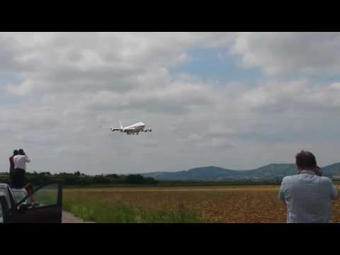 Aéroport Grenoble-Isère 04 juin 2016 B747 Sud-coréen