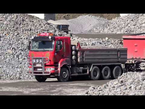 большие машины-Scania Truck-Volvo 210B Excavator Vs Caterpillar 980G Wheel Loader