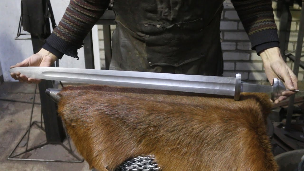 Forging a pattern welded Viking sword, part 4, making the pommel.
