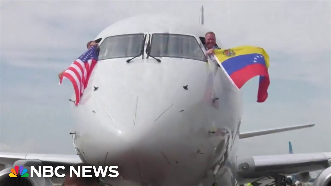 First U.S. flight to Venezuela in 7 years lands in Caracas