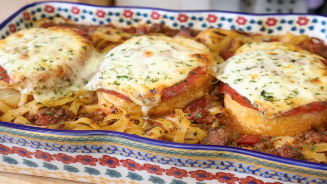 Garlic Bread Spaghetti Bake!