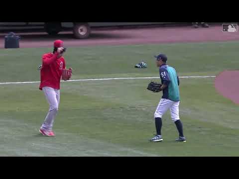 Incredible show of respect from Shohei Ohtani to Ichiro Suzuki before the Angels Mariners game