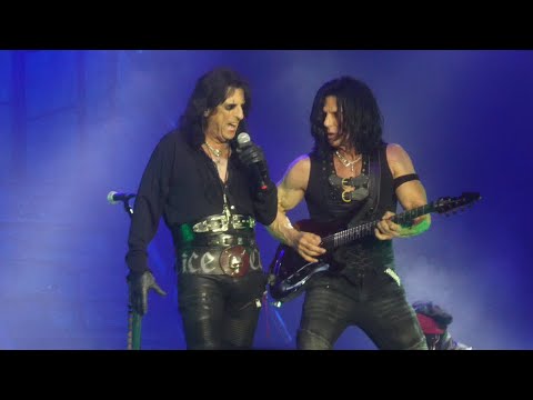 Watch: Alice Cooper Performs First Show With Guitarist Kane Roberts ...