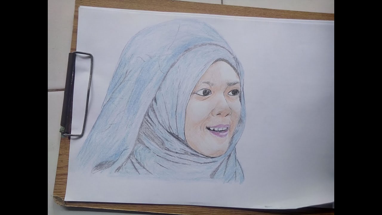 draw face with color pencils.
