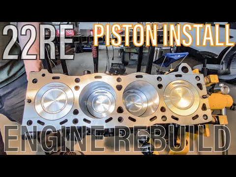 TOYOTA 22RE ENGINE REBUILD | Piston Install & Plastigage