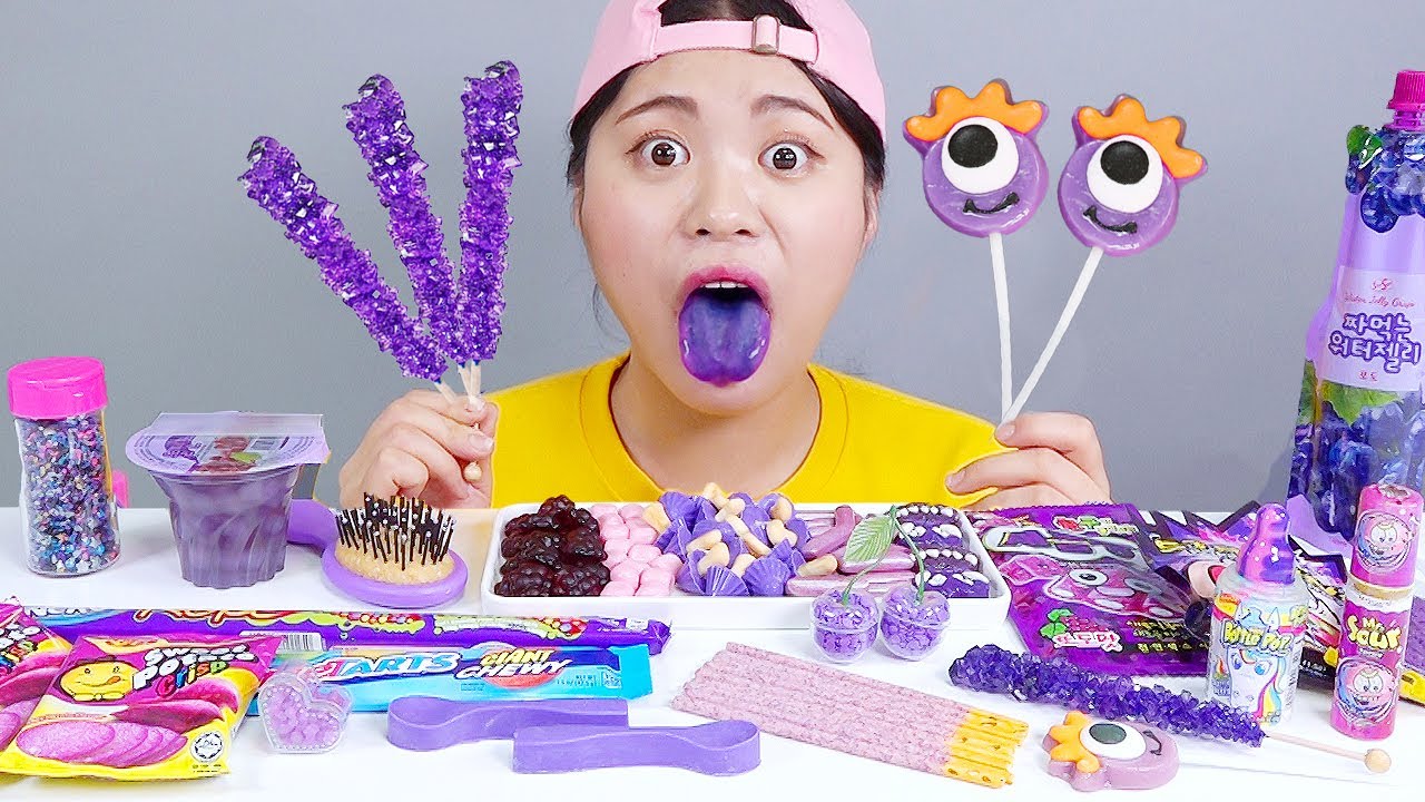 Dulces de gelatina de postre morados de tienda de conveniencia Mukbang DONA