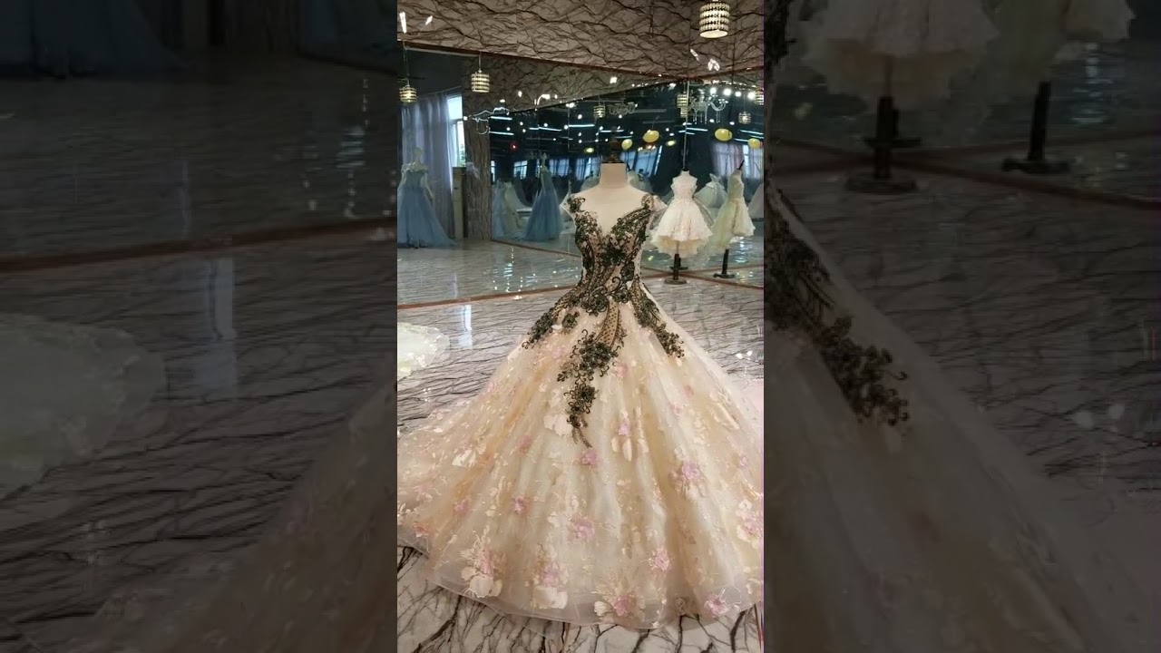 2020 MarvelousTulle Wedding Dresses Scoop Neckline A-Line Cap Sleeves With Crystals And Beads SM0055