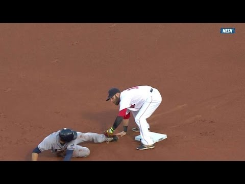 TB@BOS: Swihart throws, Pedroia tags out Kiermaier