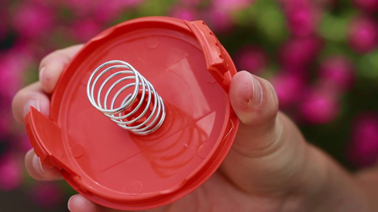 Changing a Single Line Spool on a BLACK+DECKER String Trimmer