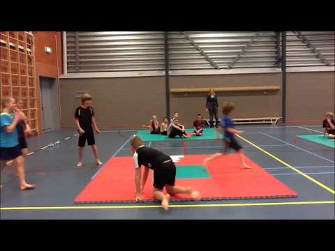 Acrogym show groep 6,7 O b s het Slingertouw