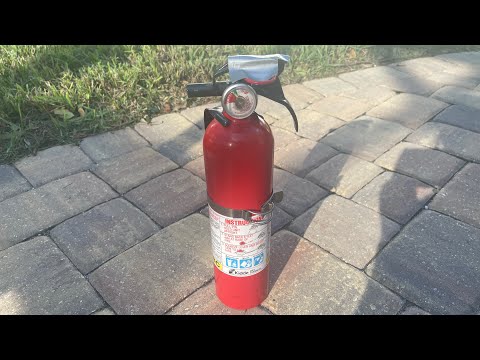 Discharging a Kidde ABC Fire Extinguisher!
