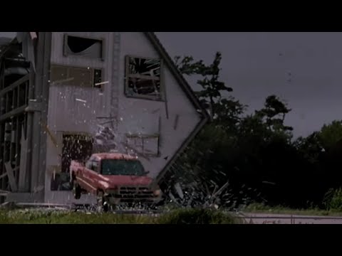 I think we're going in!/We Got Debris! - Twister (1996)