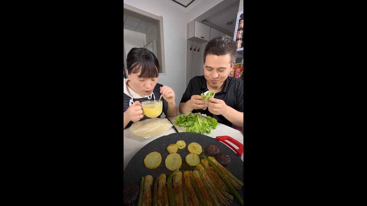Top Beautiful Wife Tricks Her Husband for More Delicious Food Achatv