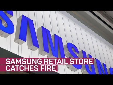 Samsung store catches fire -- right before Galaxy S8 reveal (CNET News)