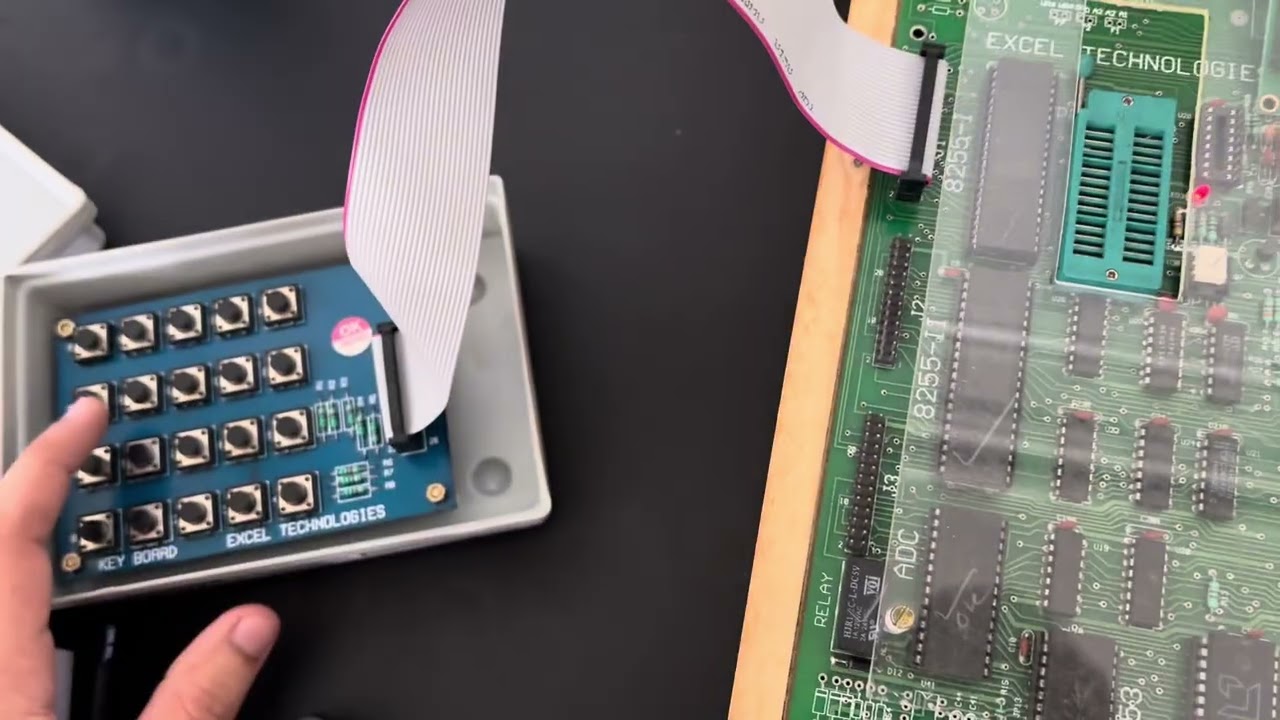 Keyboard interface 8085 Microprocessor kit