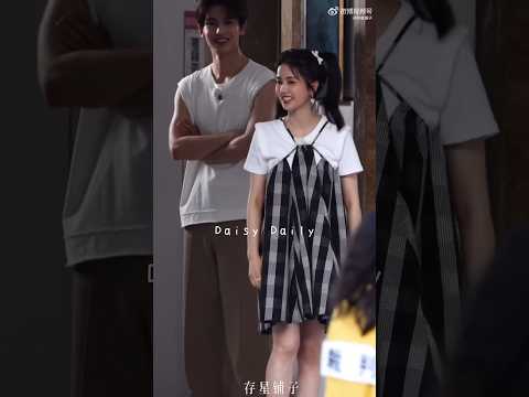 Bai Lu and Zhang Linghe so cute when they discussed how to waves to fans as they walk out 😭🤣💖